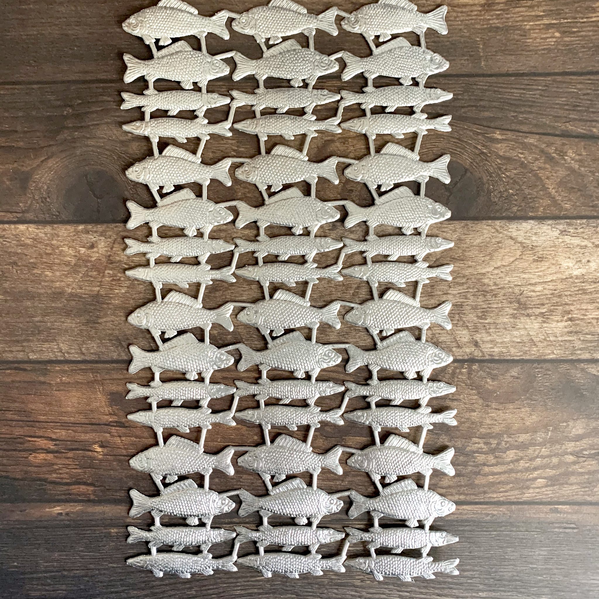 Dresdner Pappen – Ornament Stanzbilder Fische silber (170042) – MAKI stamps